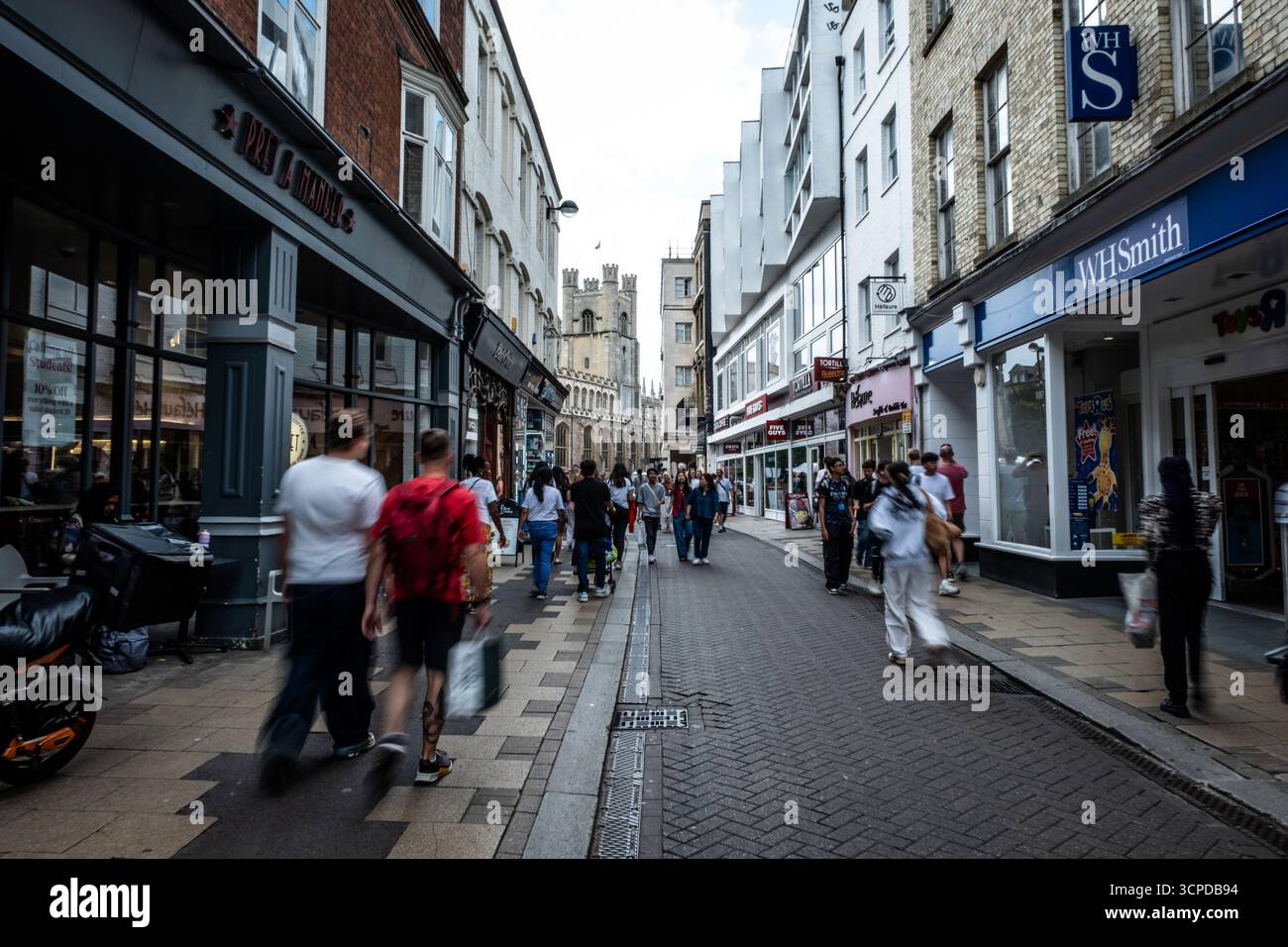 Urban Life in Cambridge – Streets and City Moments. UK Stock Photo - Alamy