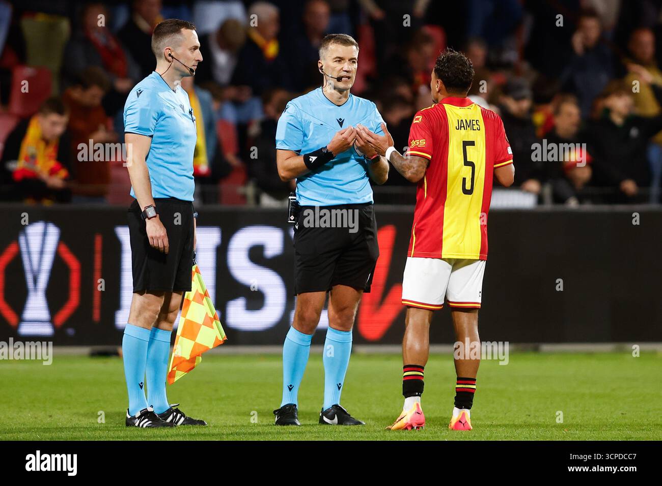 DEVENTER , 25-09-2025 , Stadium De Adelaarshorst , season 2025 / 2026 ...