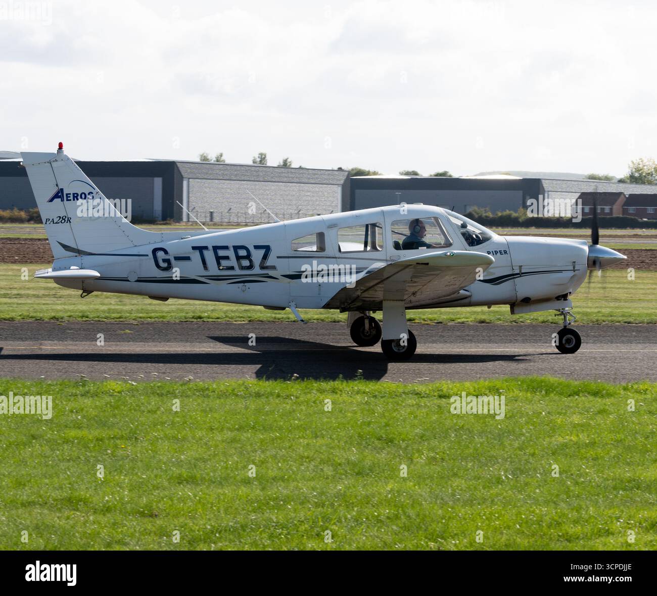 Piper PA28R Cherokee Arrow III at Wellesbourne Airfield, Warwickshire ...