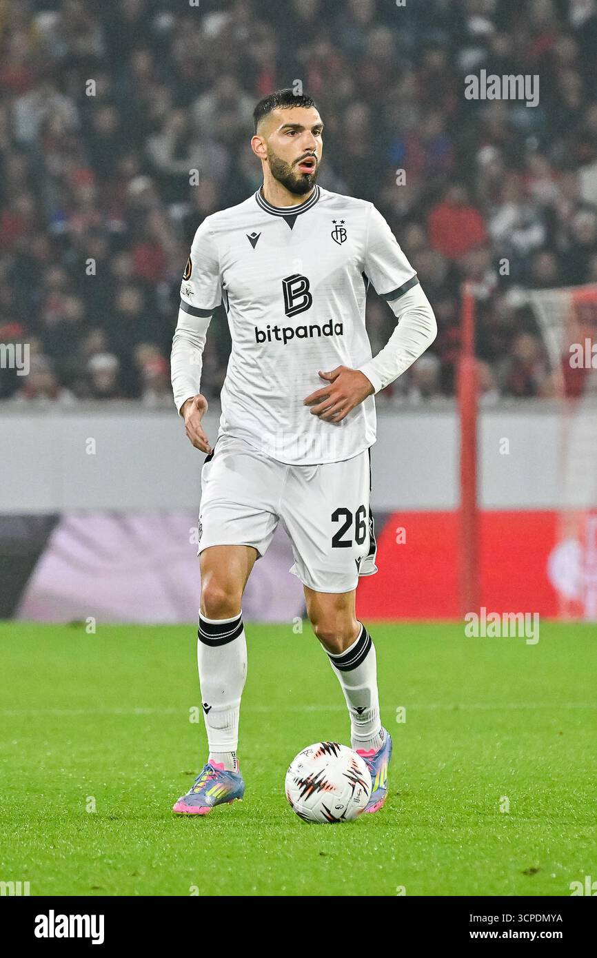 Adrian Leon Barisic (FC Basel, #26) am Ball. GER, SC Freiburg - FC ...