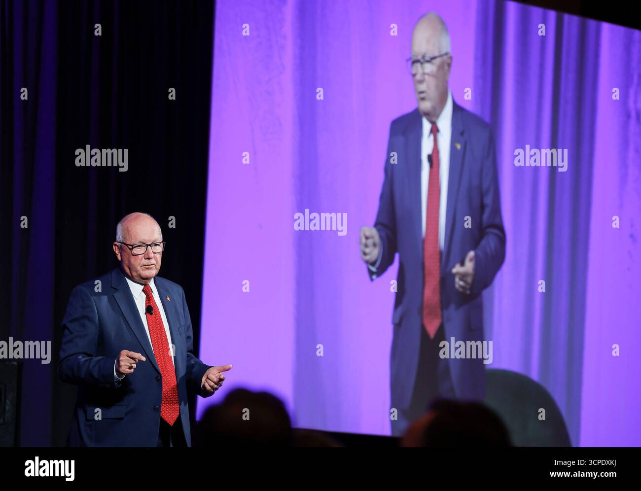 U.S. Ambassador to Canada Pete Hoekstra addresses the Global Business ...