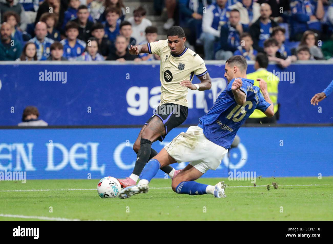 25.09.2025 Oviedo, Asturias.David Carmo fights Rashford Llga EA Sports ...