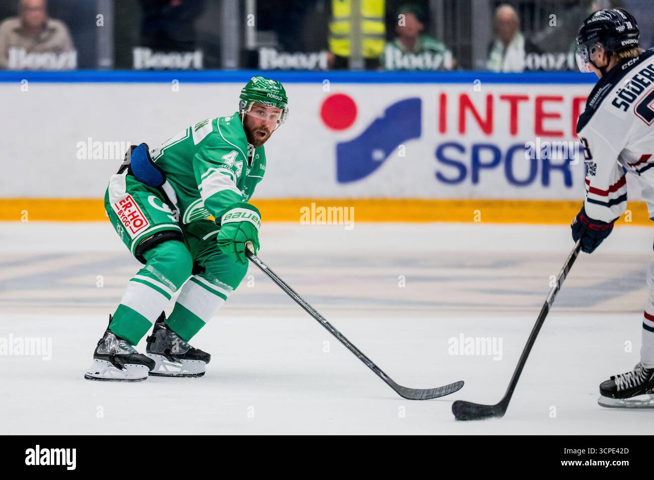 250925 Rögles Calvin De Haan under ishockeymatchen i SHL mellan Rögle ...