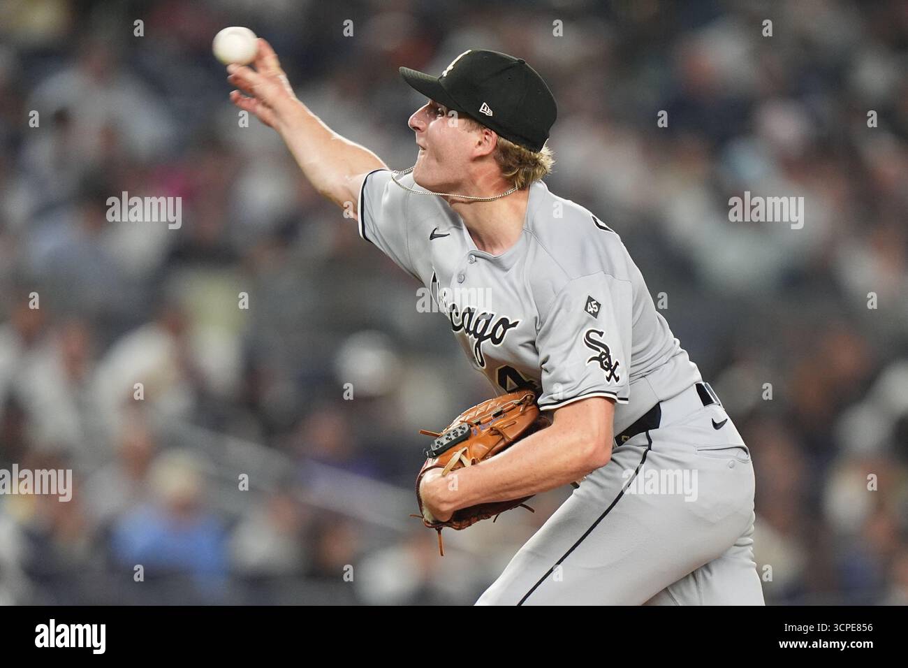 Chicago White Sox's Jonathan Cannon pitches during the third inning of ...