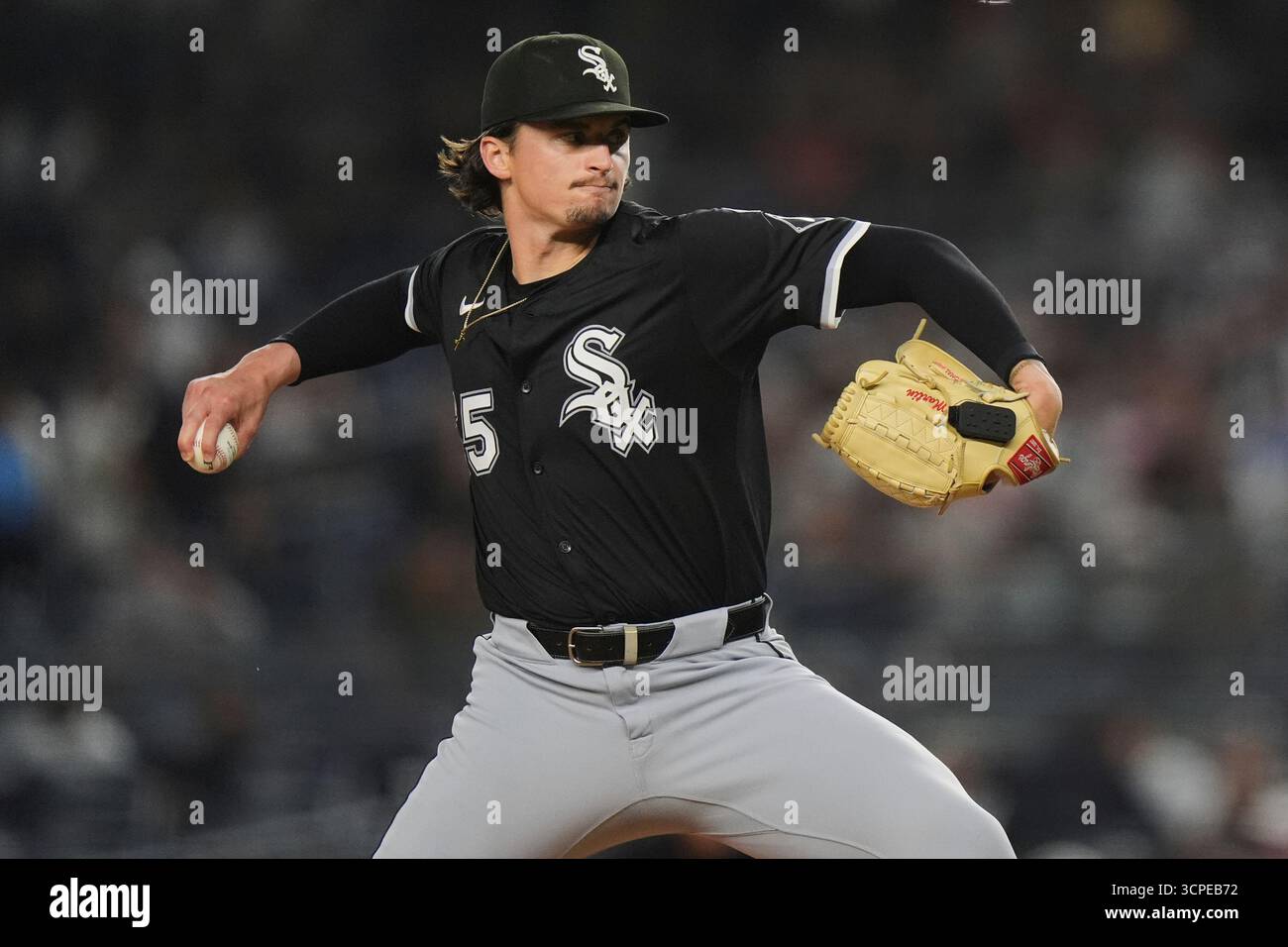 Chicago White Sox's Davis Martin pitches during the first inning of a ...