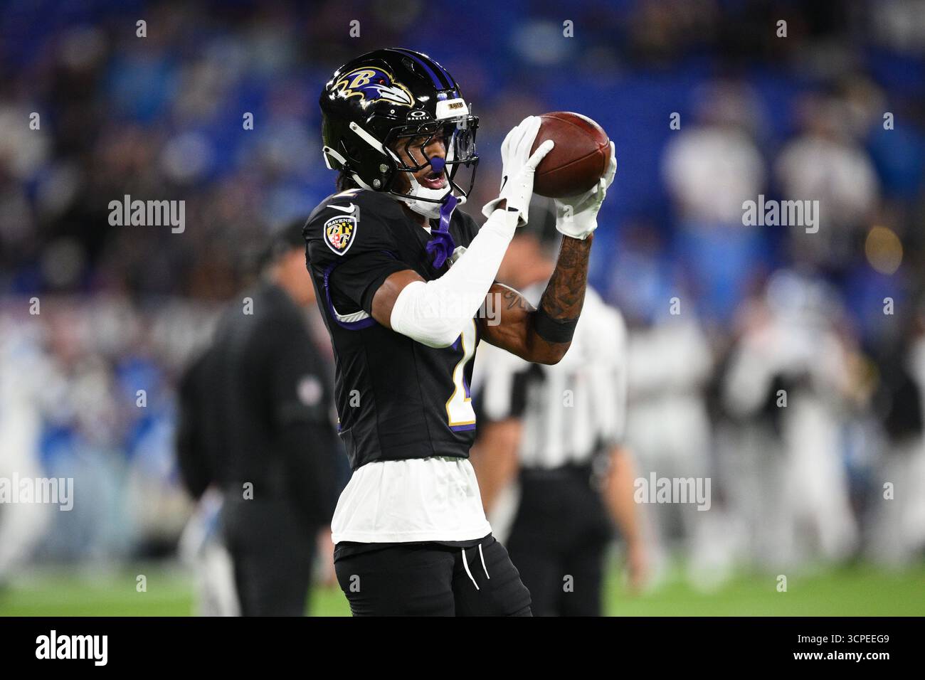Baltimore Ravens cornerback Nate Wiggins (2) warms up before an NFL ...