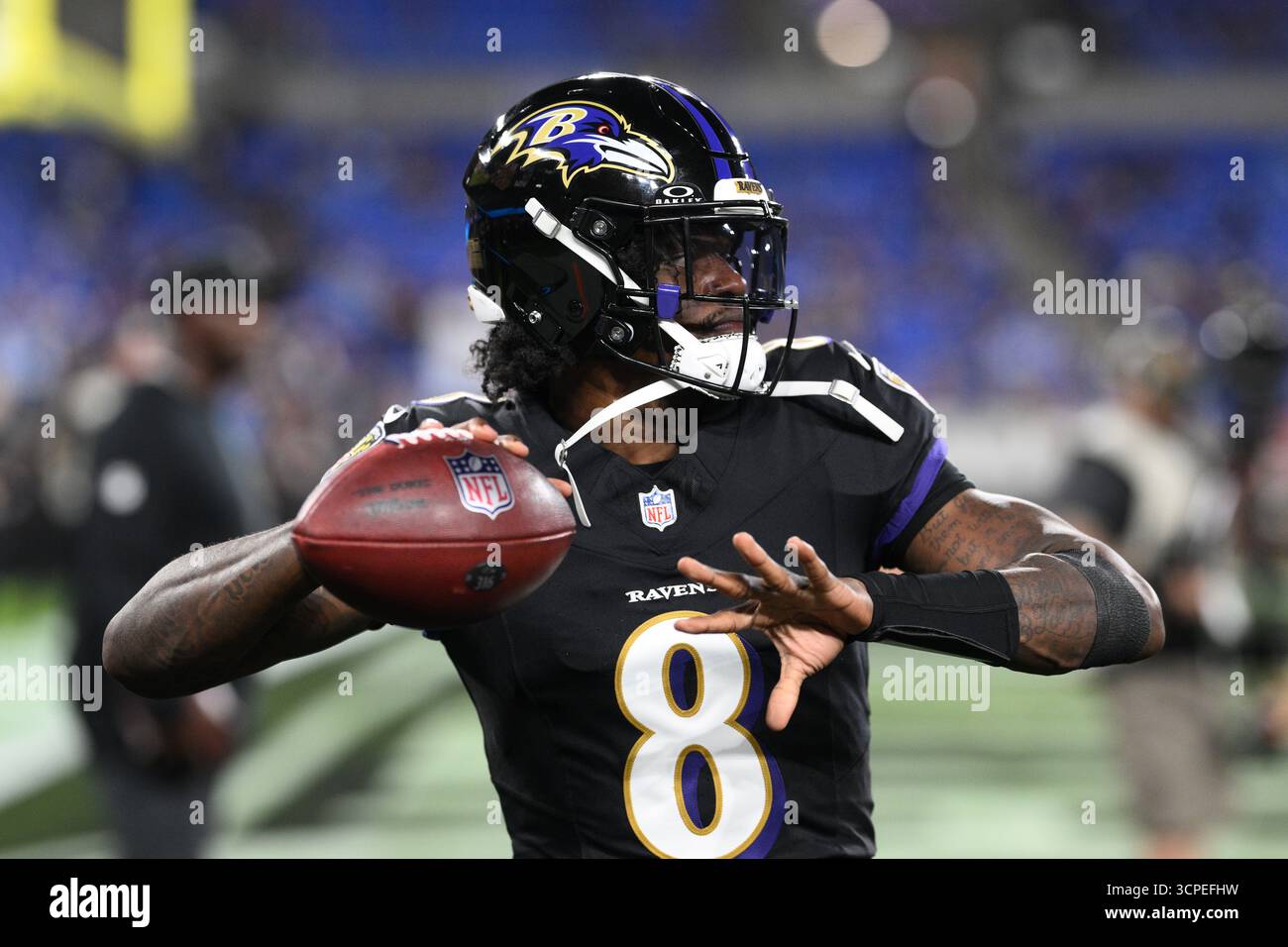 Baltimore Ravens quarterback Lamar Jackson (8) warms up before an NFL ...