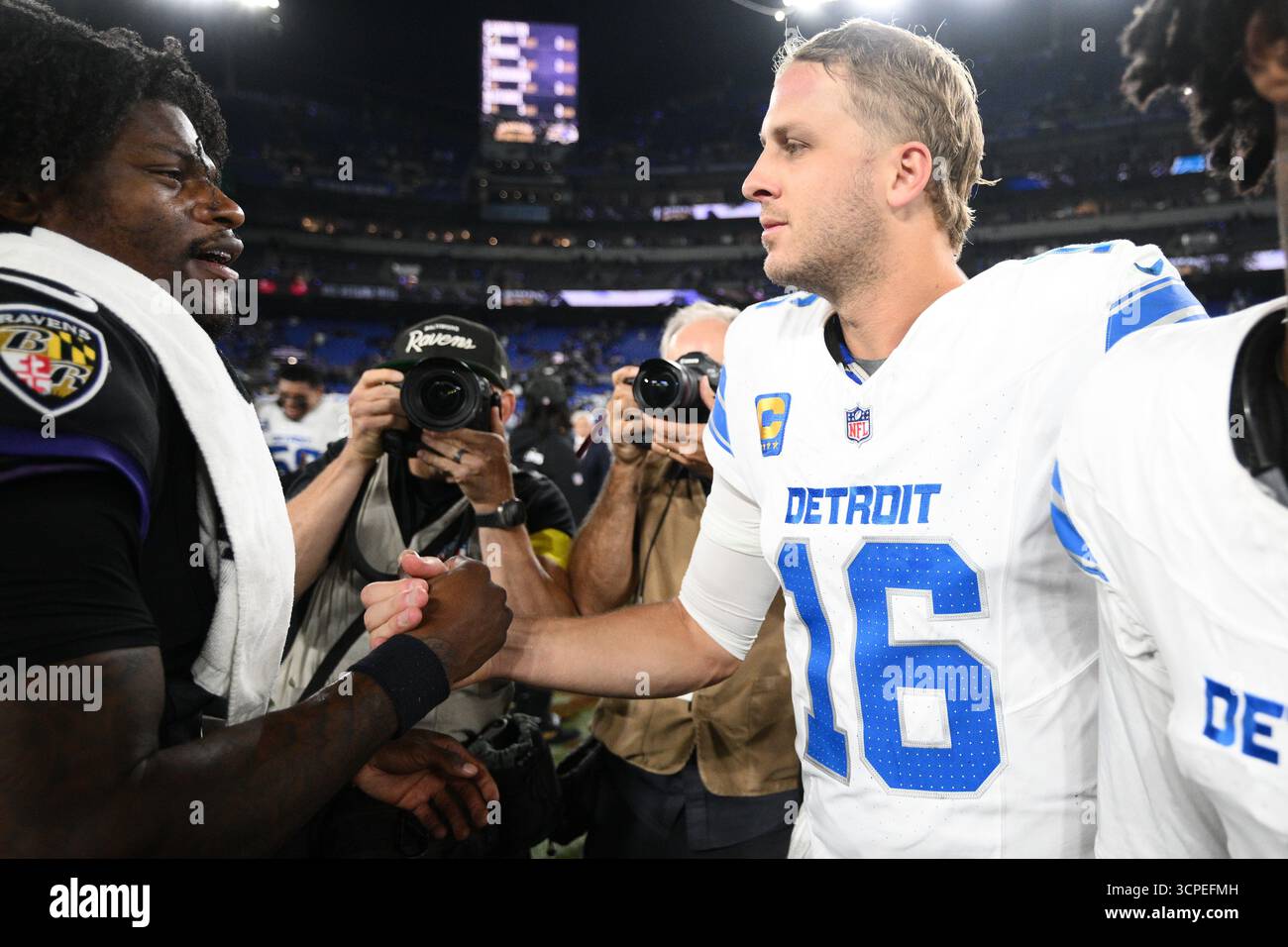 Baltimore Ravens quarterback Lamar Jackson, left, and Detroit Lions ...