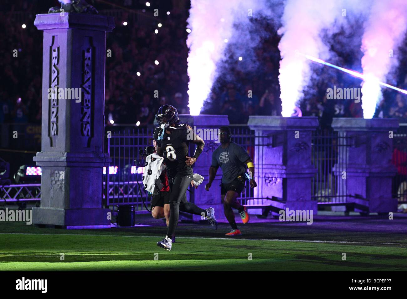 Baltimore Ravens quarterback Lamar Jackson (8) takes to the field ...