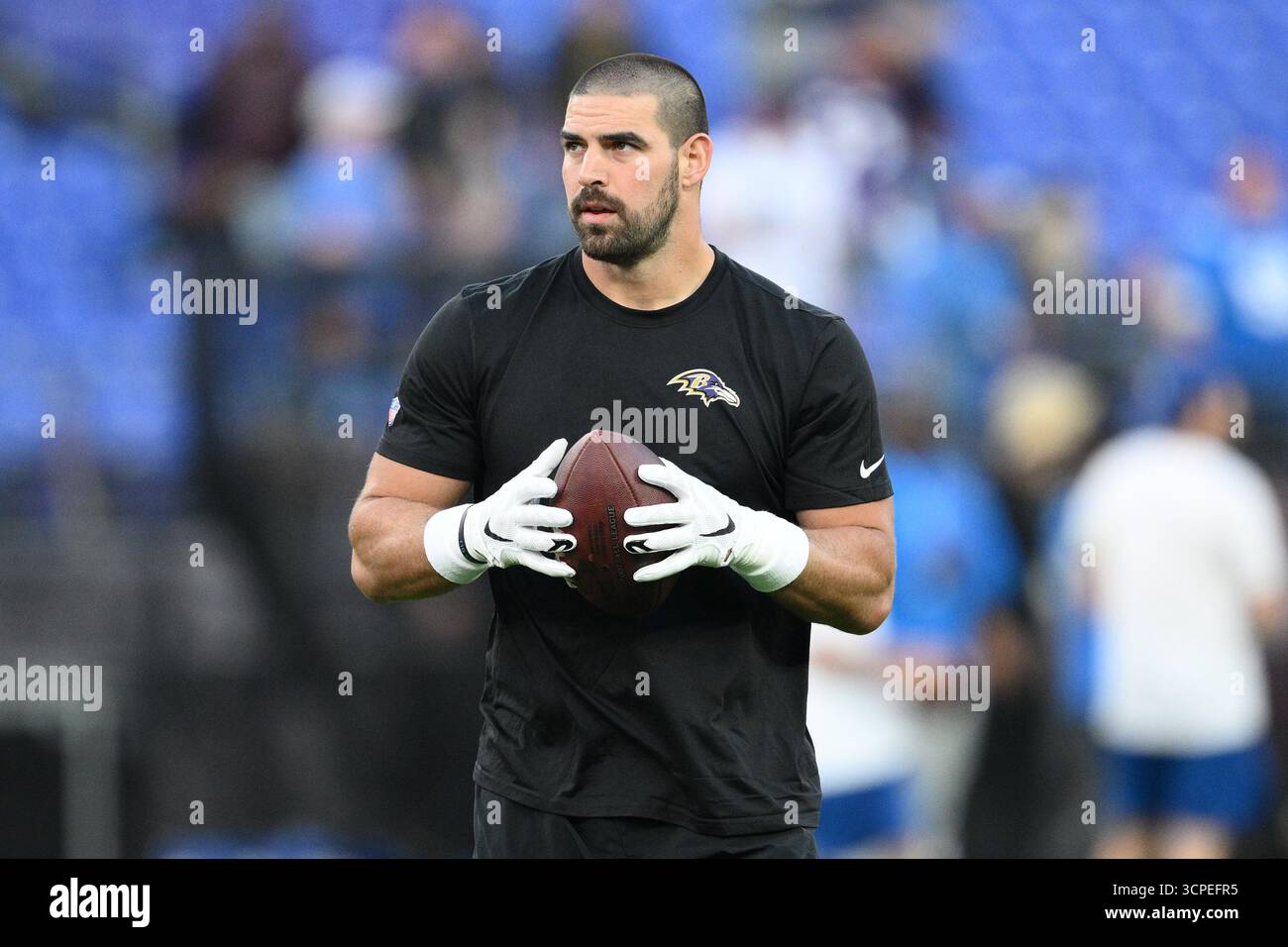 Baltimore Ravens tight end Mark Andrews (89) warms up before an NFL ...