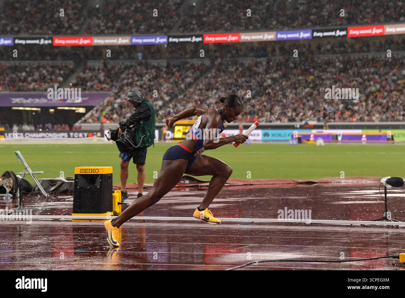 Dina Asher-Smith of Great Britain & NI competing in the 4x100m women’s ...
