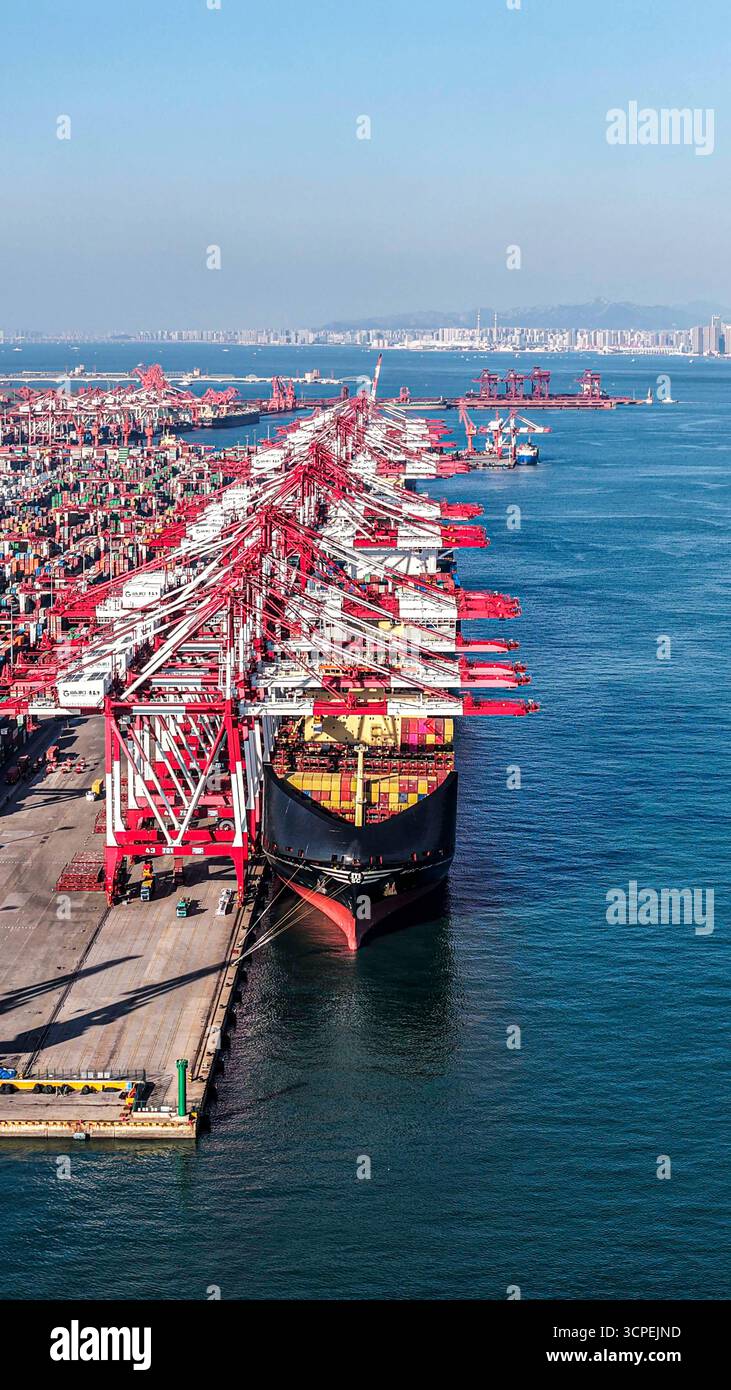 Container ships load and unload containers in an orderly manner at the ...