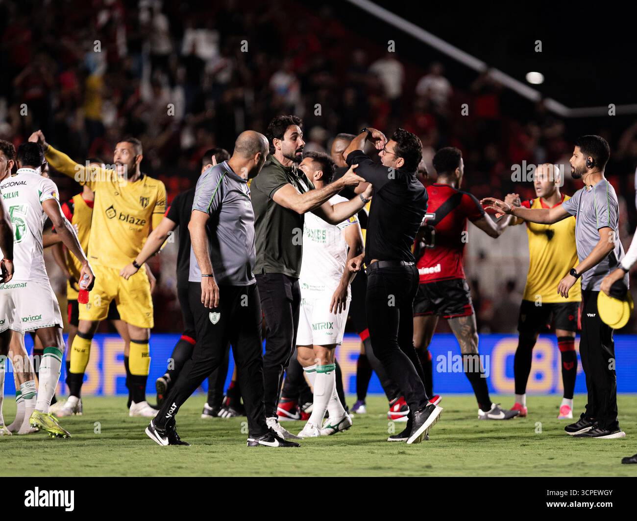 GO - GOIANIA - 09/25/2025 - BRAZILIAN B 2025, ATLETICO-GO x AMERICA-MG ...