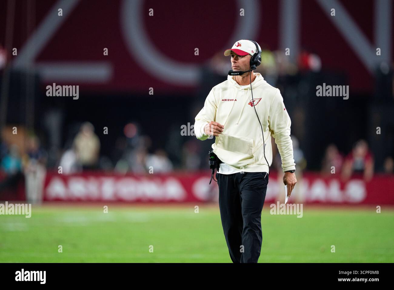 Arizona Cardinals head coach Jonathan Gannon walks on to the field ...