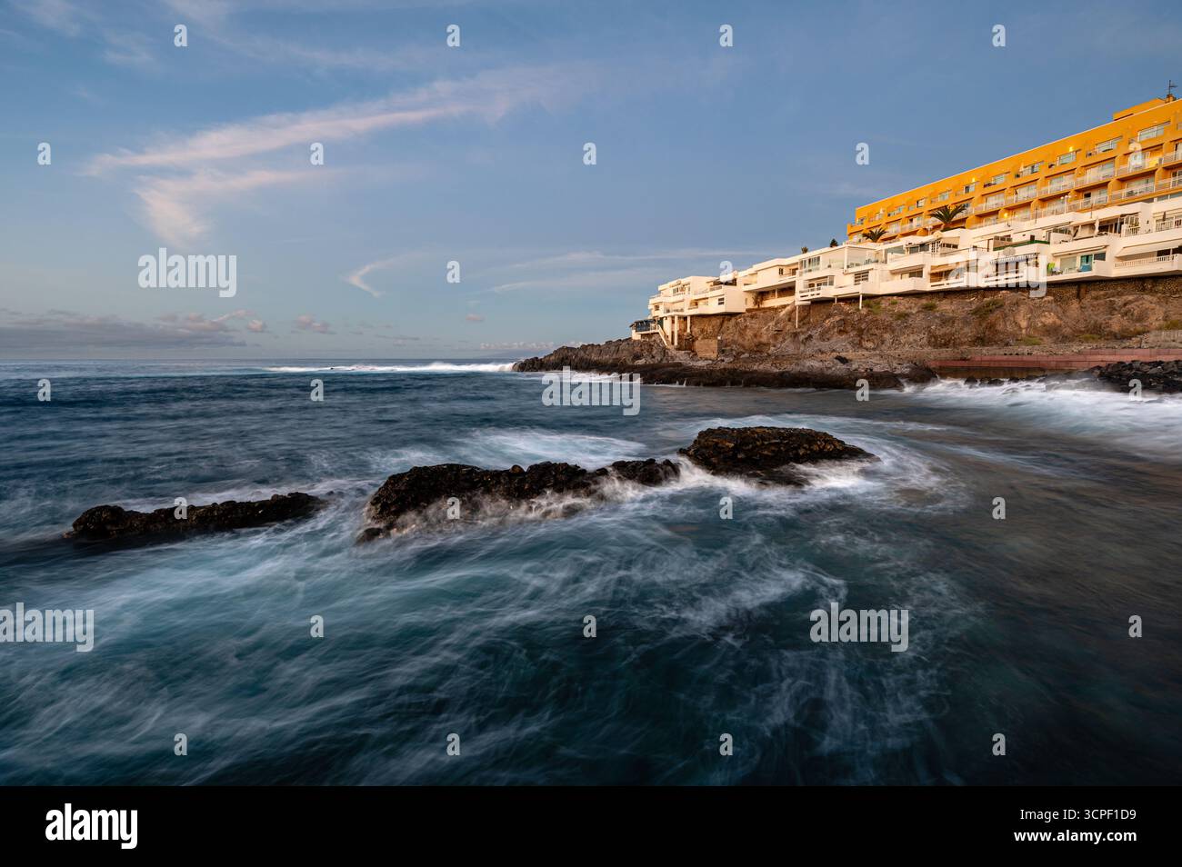 Dark elevated perspective dramatic ocean hi-res stock photography and ...