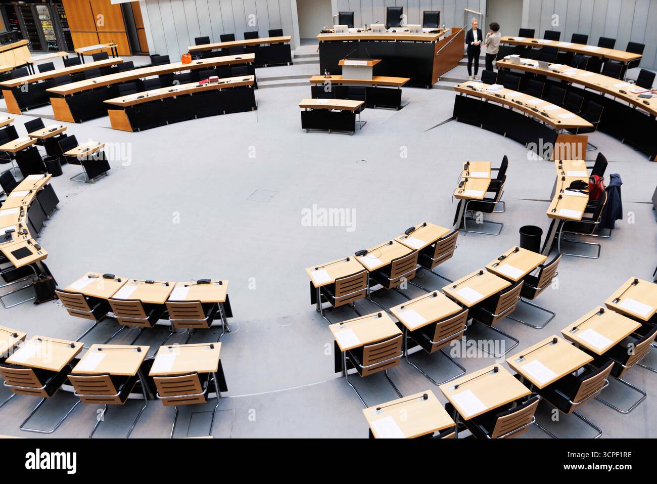 25 September 2025, Berlin: The plenary chamber before the plenary ...