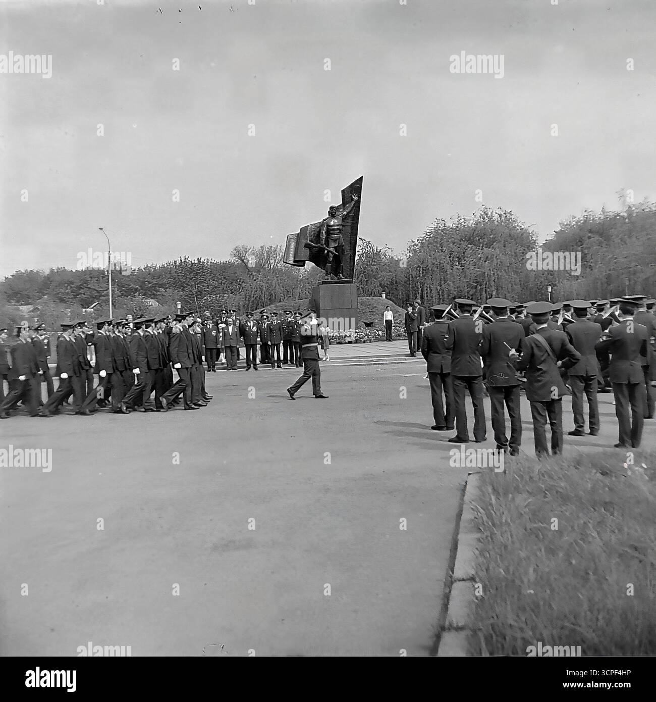 Soviet Army soldiers march in a military parade during a Victory Day ...