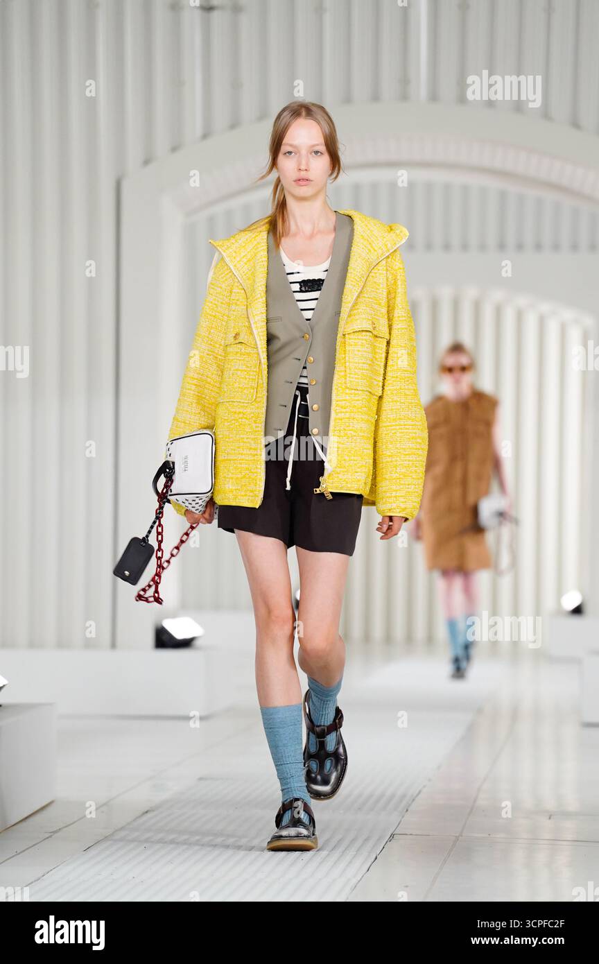 Milan Fashion Week - Women S/S 2026 Onitsuka Tiger fashion show Runway ...