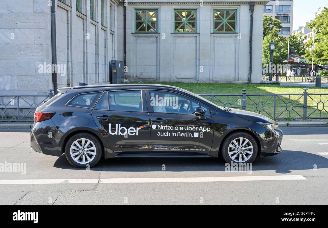 Uber Auto, Berlin, Deutschland *** Uber Auto, Berlin, Germany Stock ...