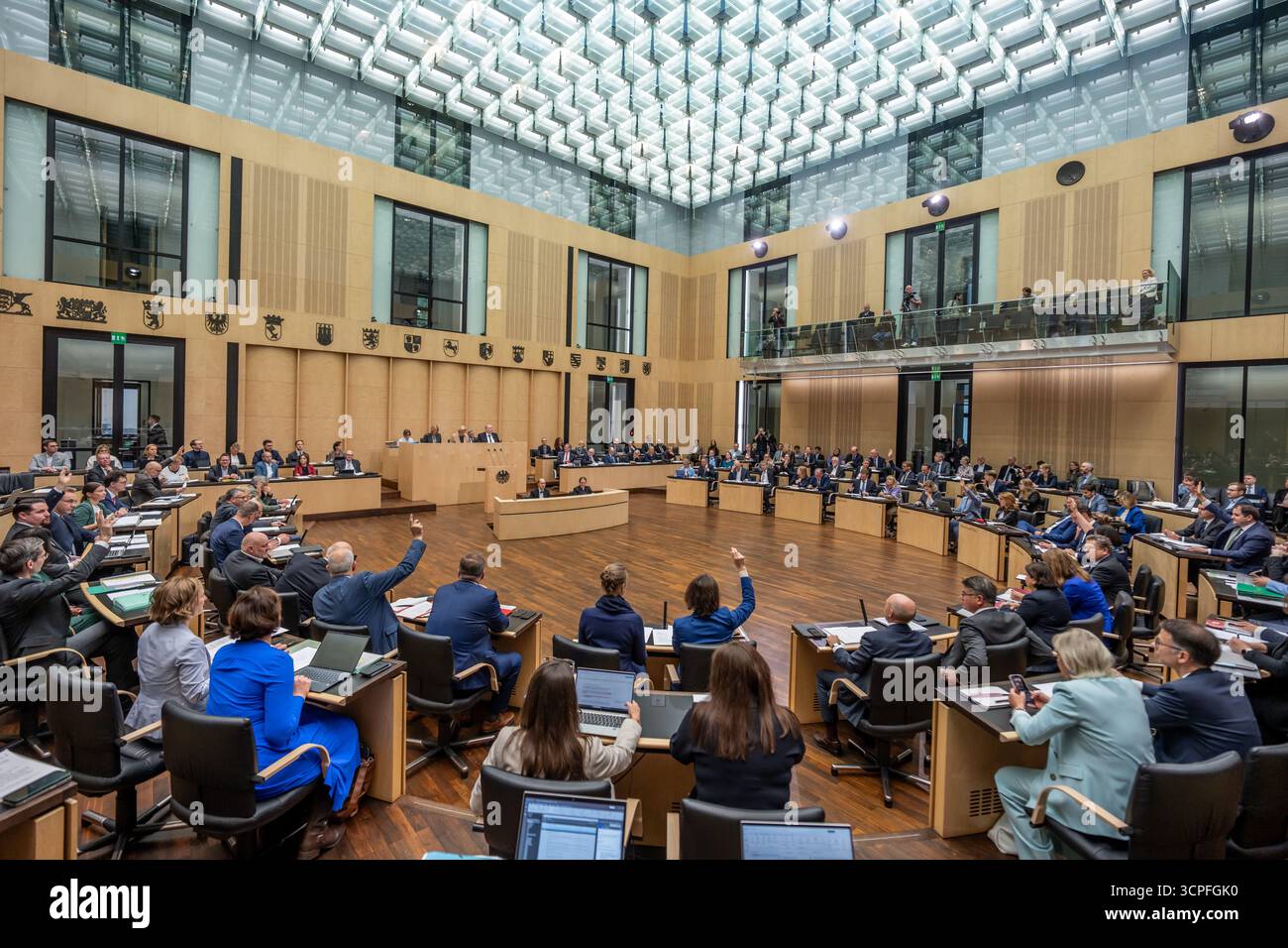 26 September 2025, Berlin: The members of the Federal Council vote at ...