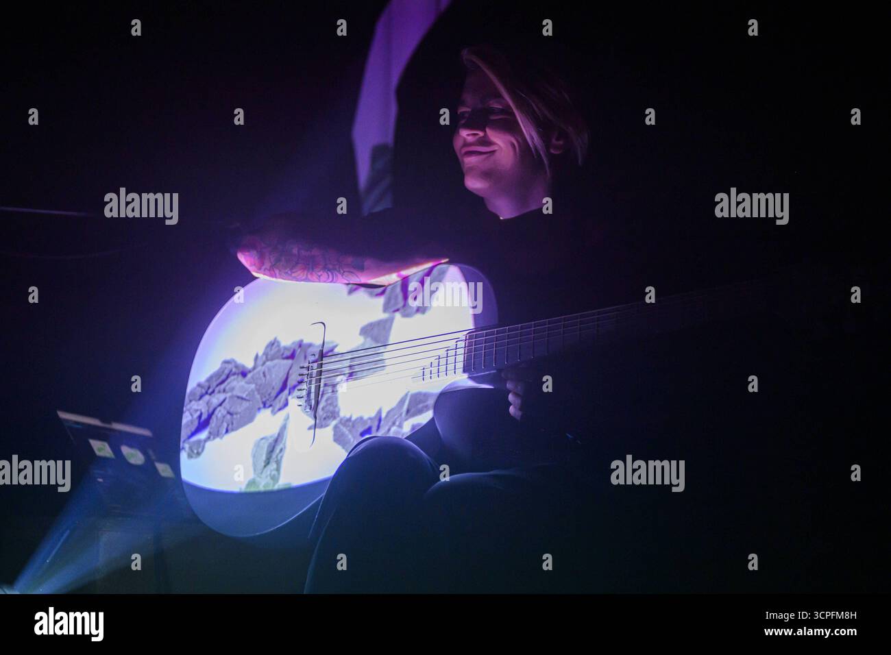 Music Concert - Kaki King The American guitarist and composer Kaki King ...