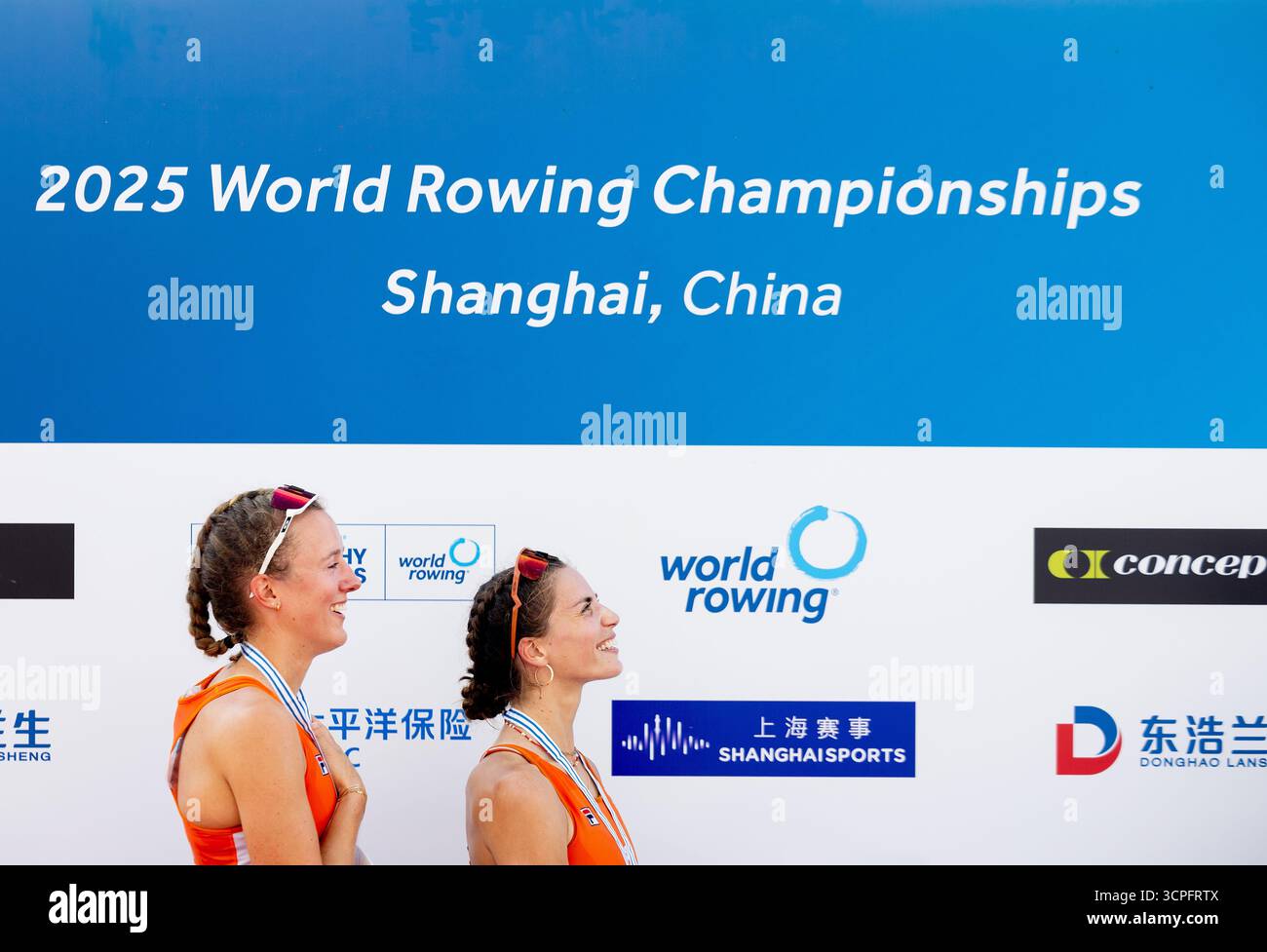 SHANGHAI - Benthe Boonstra and Roos de Jong during the medal ceremony ...