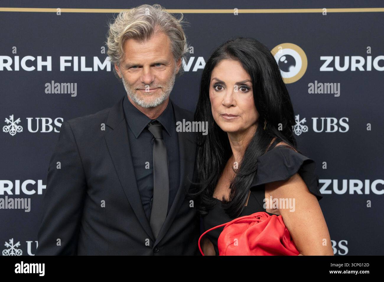 Alain Sutter mit Ehefrau Melanie Wey bei der Festivaleröffnung mit der Premiere des Kinofilms ...