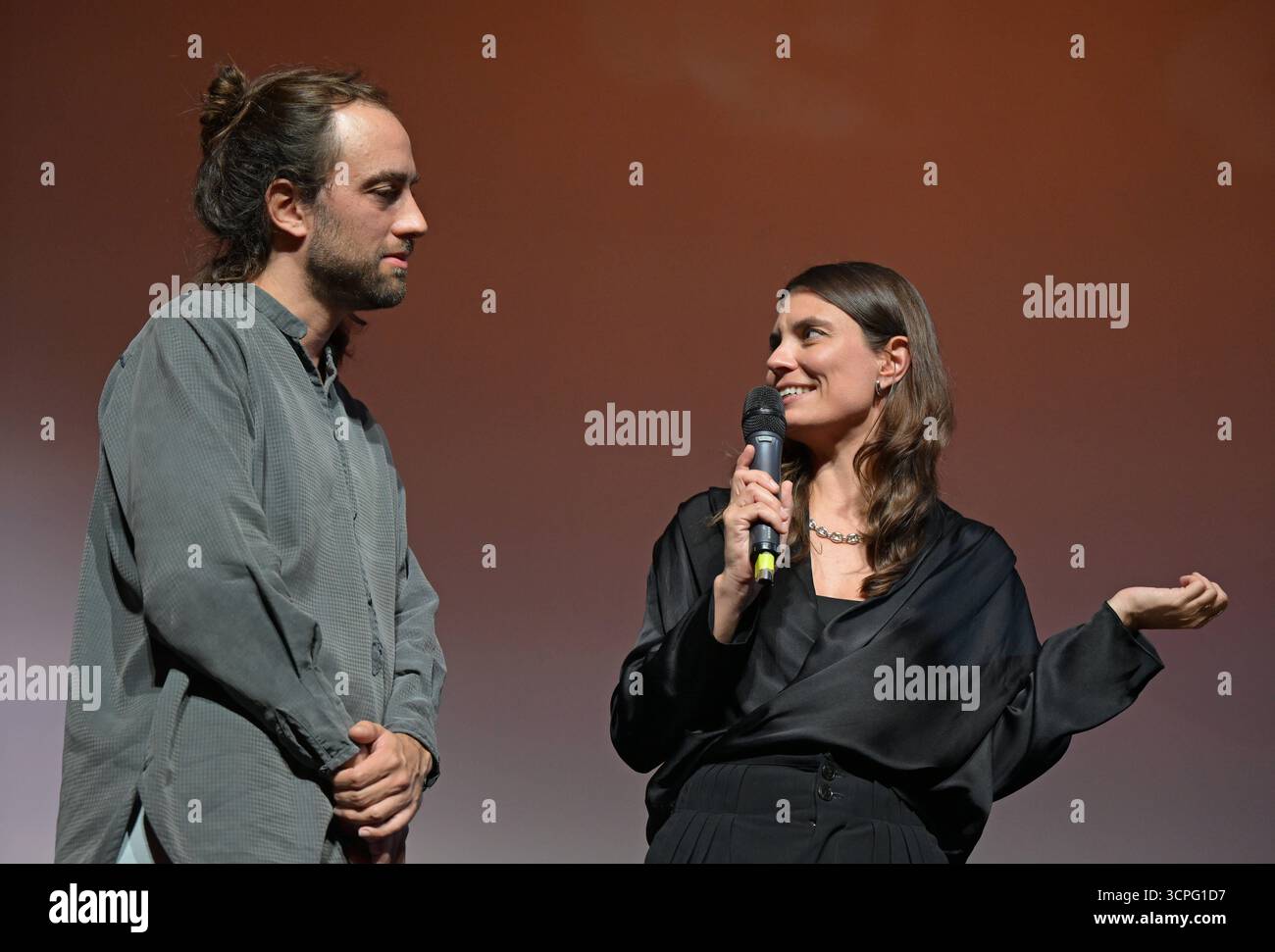 Filmgespraech Nicola von Leffern und Jakob Carl Sauer zum Film To ...