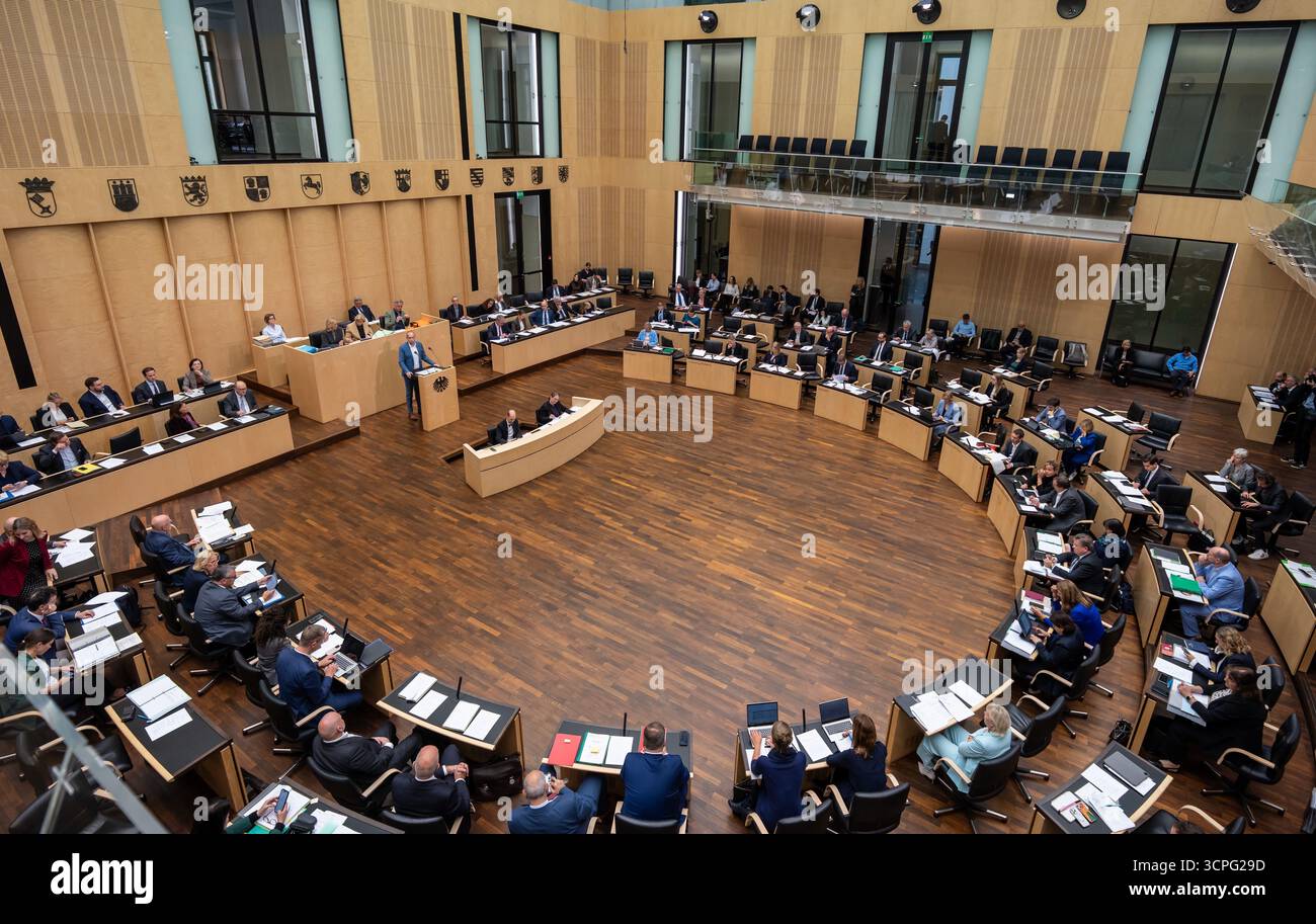 26 September 2025, Berlin: The members of the Federal Council follow ...