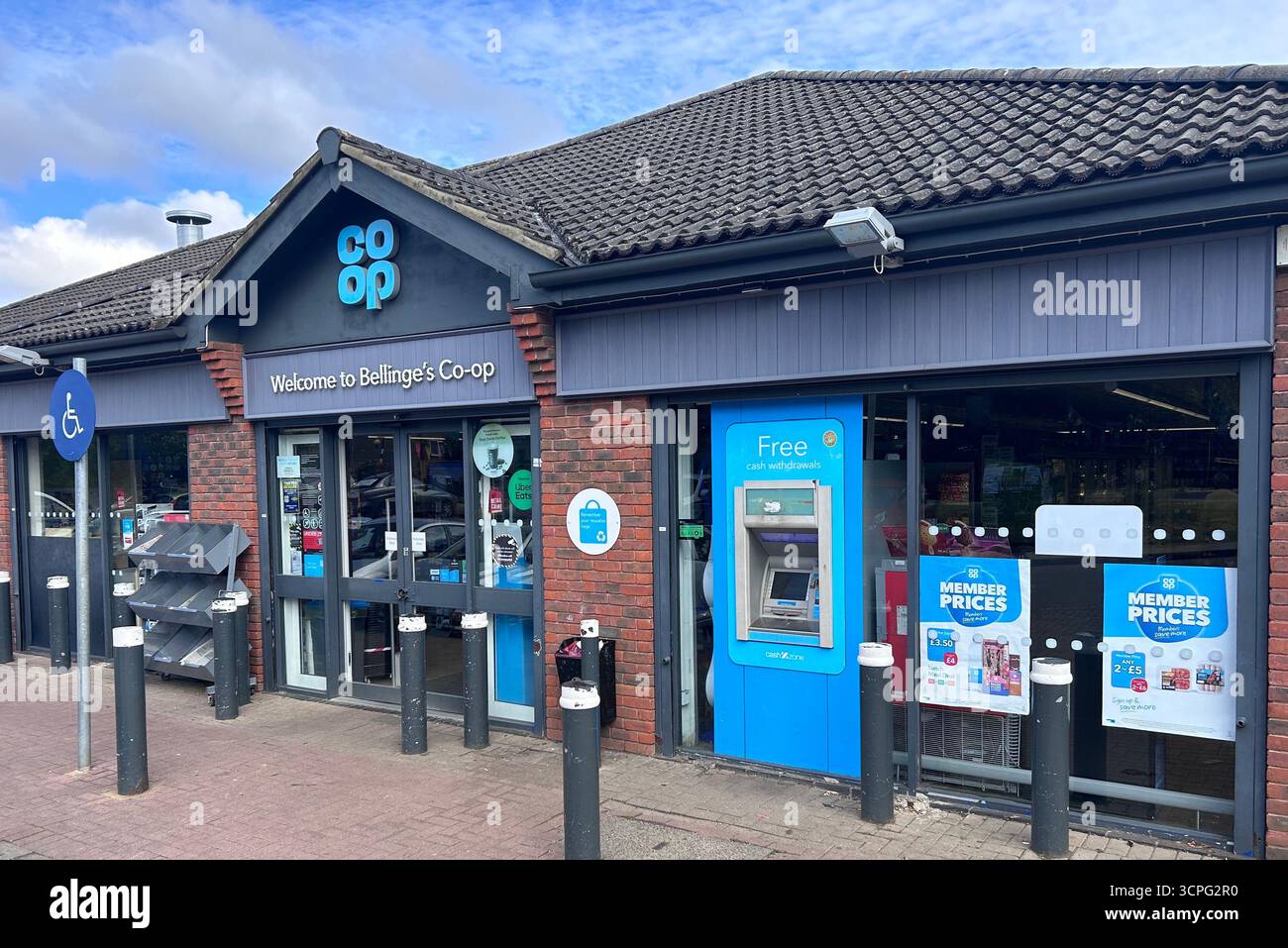 Co op store front hi-res stock photography and images - Alamy