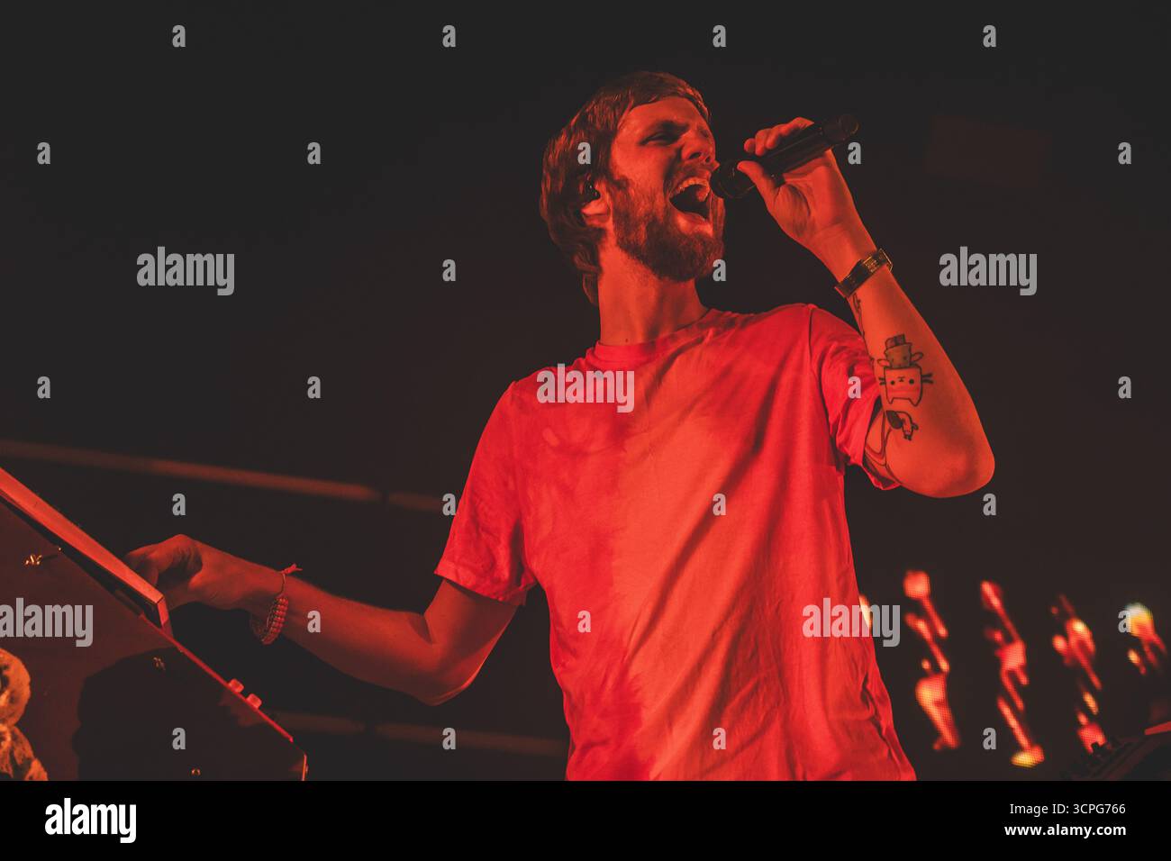 Aarhus, Denmark. 25th, September 2025. The Icelandic singer, songwriter ...
