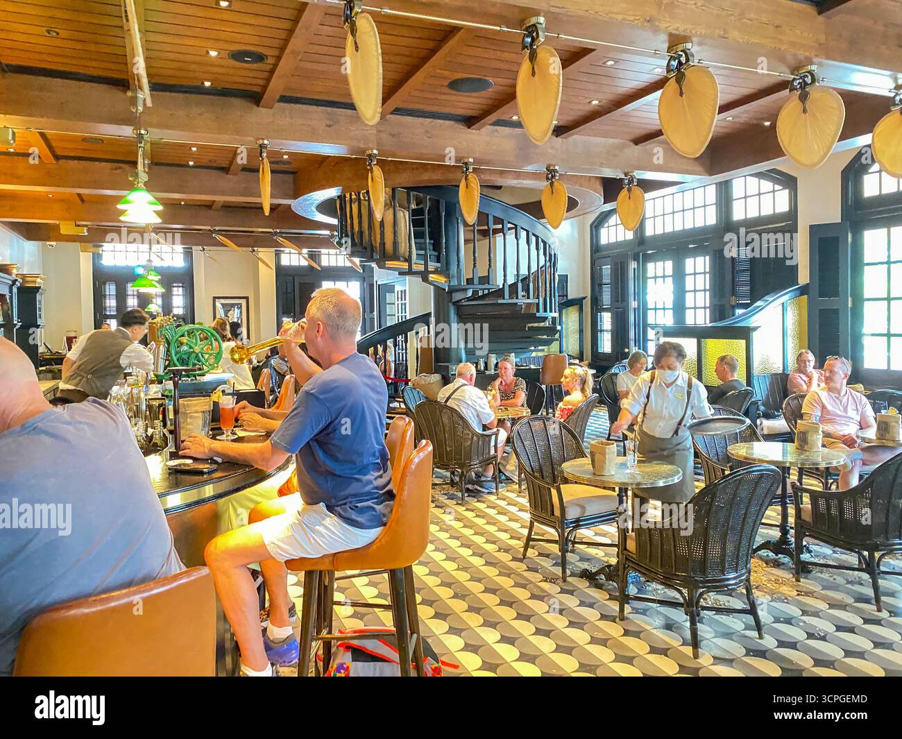 Long bar punter hi-res stock photography and images - Alamy