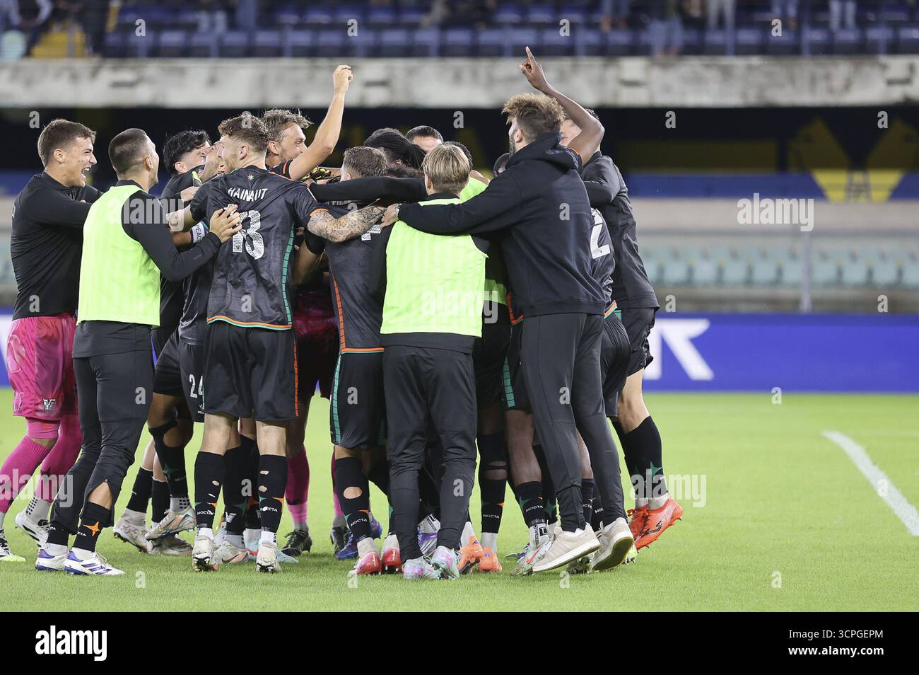 Venezia players celebrate the victory at the end of Hellas Verona FC vs ...
