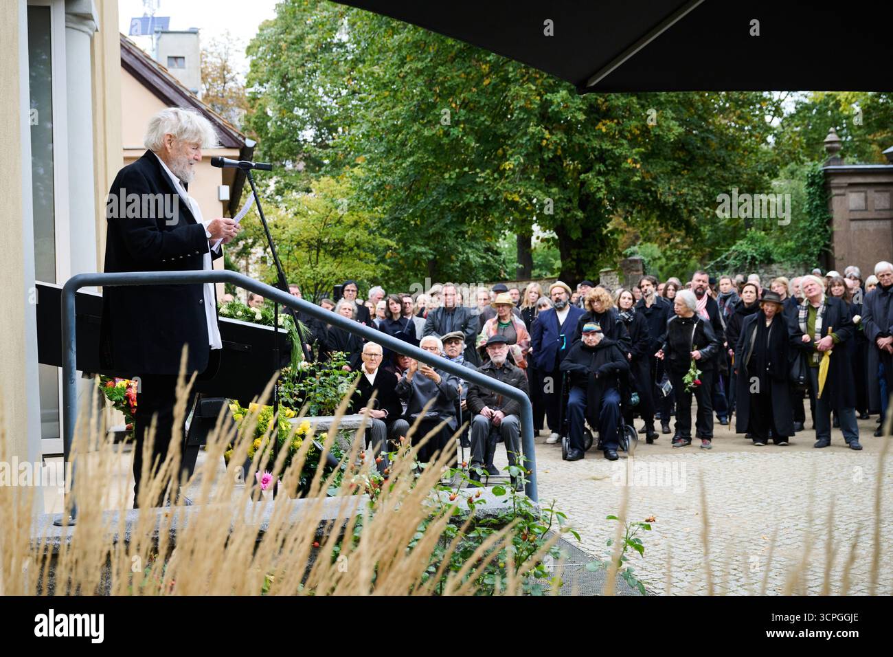 26 September 2025, Berlin: Achim Freyer, director, speaks at the ...