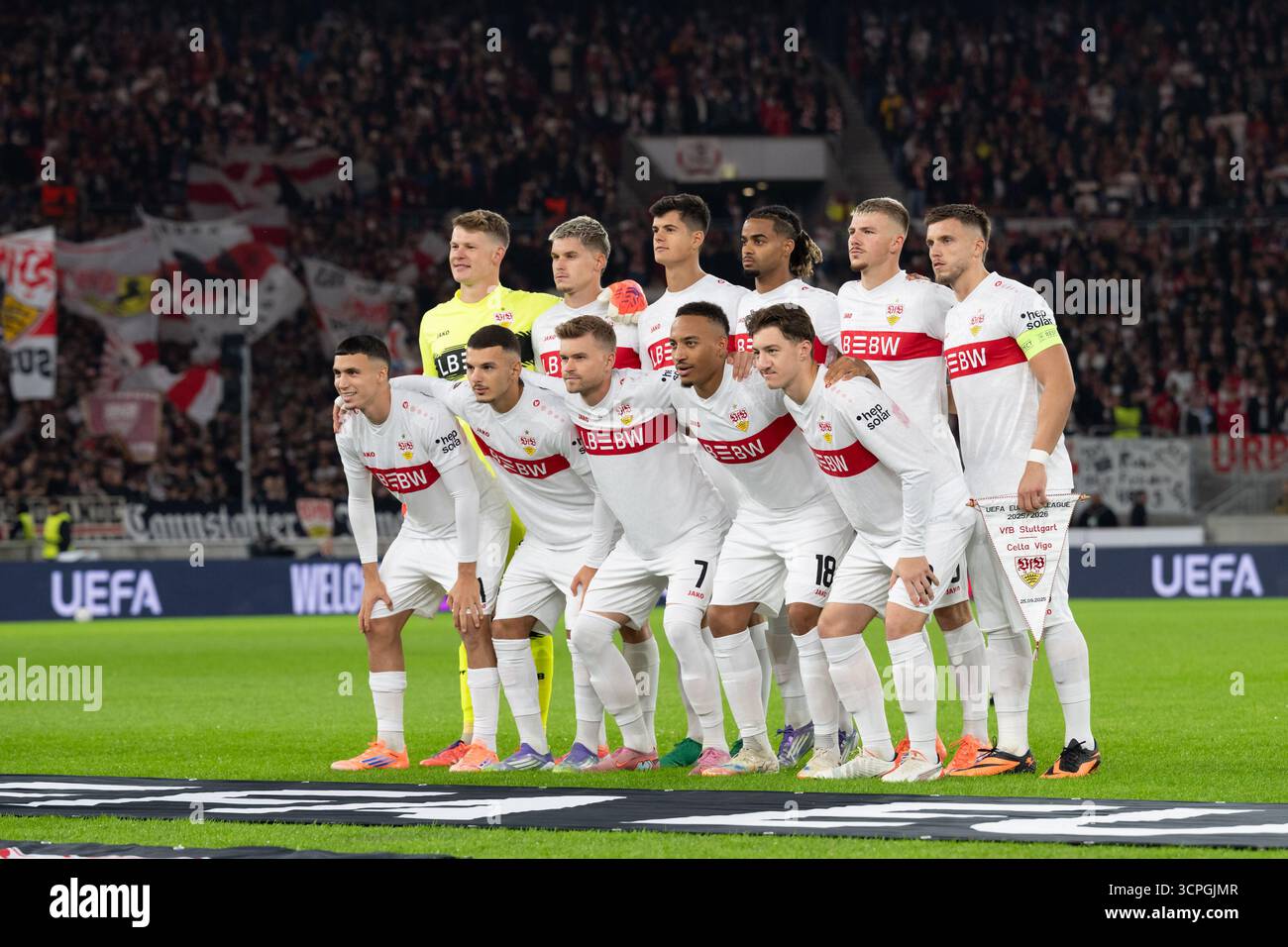 Mannschaftsfoto, Teamfoto Startelf, v.li. Bilal El Khannouss (VfB ...