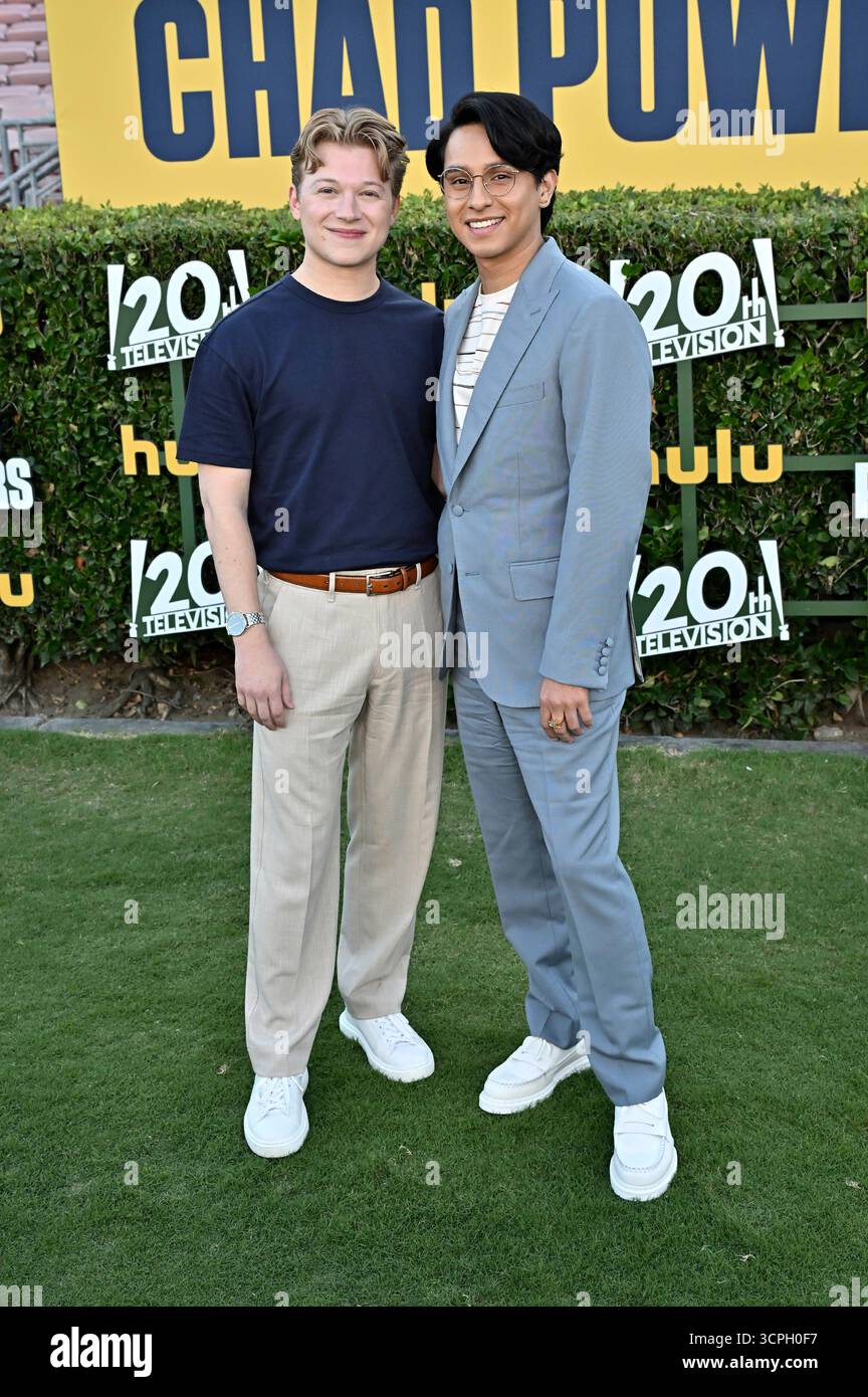 Joe Serafini und Frankie A. Rodriguez bei der Premiere der Hulu-Serie ...