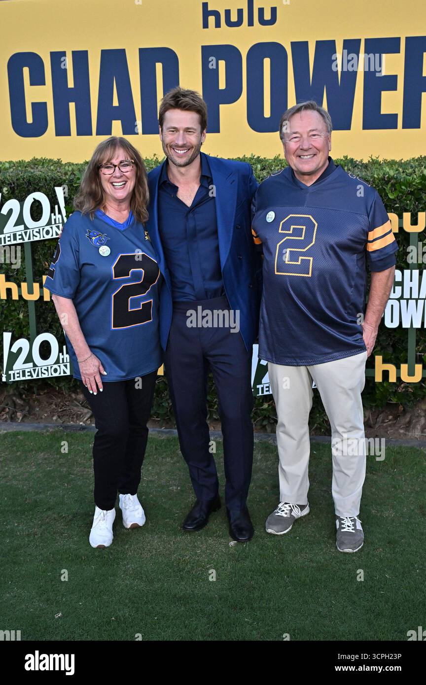 Cyndy Powell, Glen Powell und Glen Powell Sr. bei der Premiere der Hulu ...