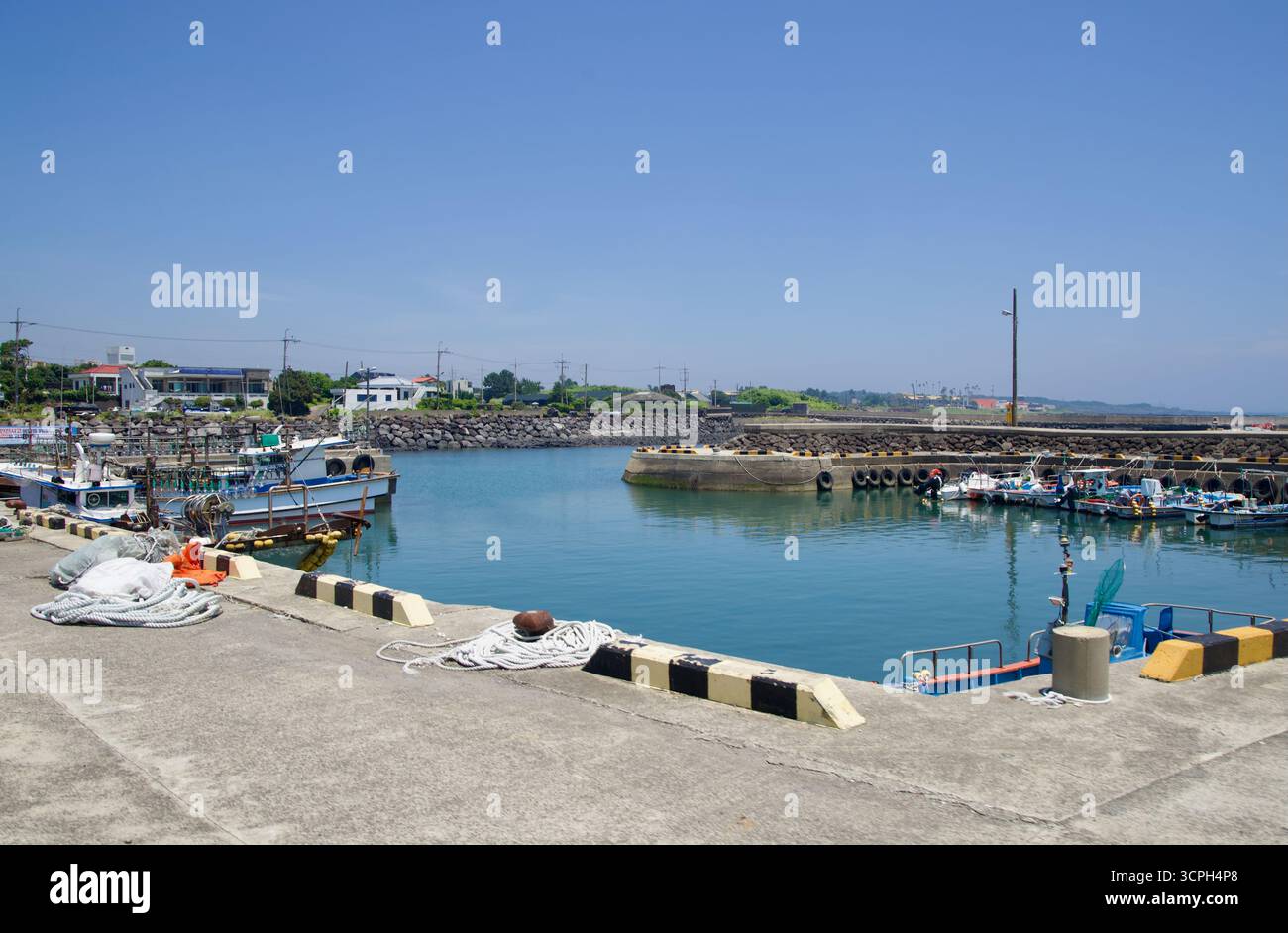 Concrete jetty fishing village hi-res stock photography and images - Alamy