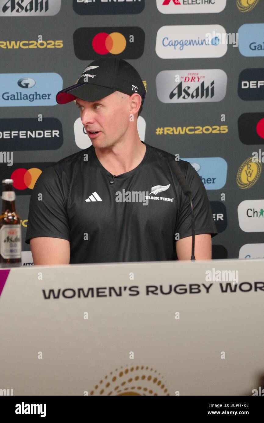 Twickenham, England, 18 September 2025. Tony Christie talking at the ...