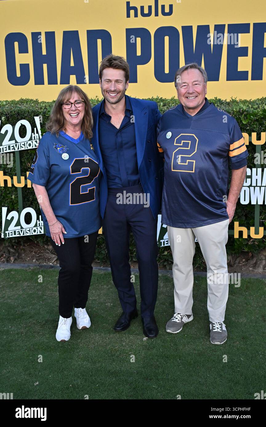 Cyndy Powell, Glen Powell und Glen Powell Sr. bei der Premiere der Hulu ...