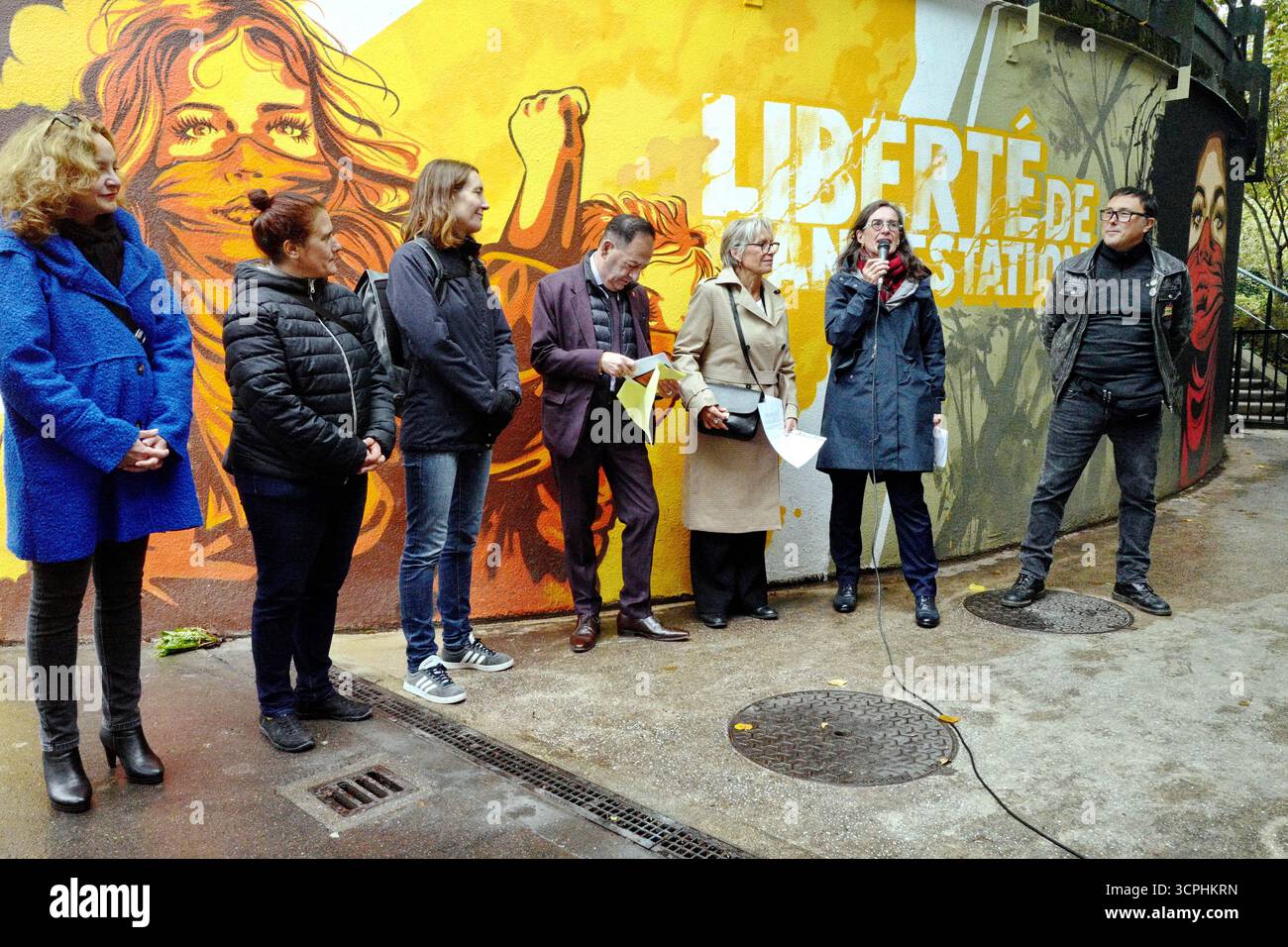 Emmanuelle Pierre-Marie, Mayor of the 12th arrondissement RNST, artist ...