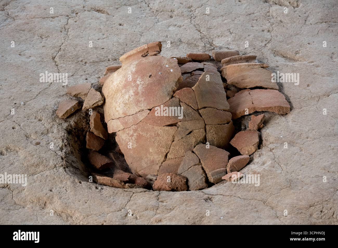 Clay pot buried in the ground hi-res stock photography and images - Alamy