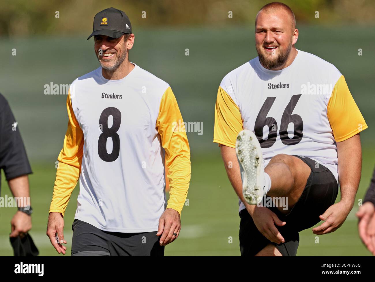 Pittsburgh Steelers quarterback Aaron Rodgers (8) and guard Mason ...