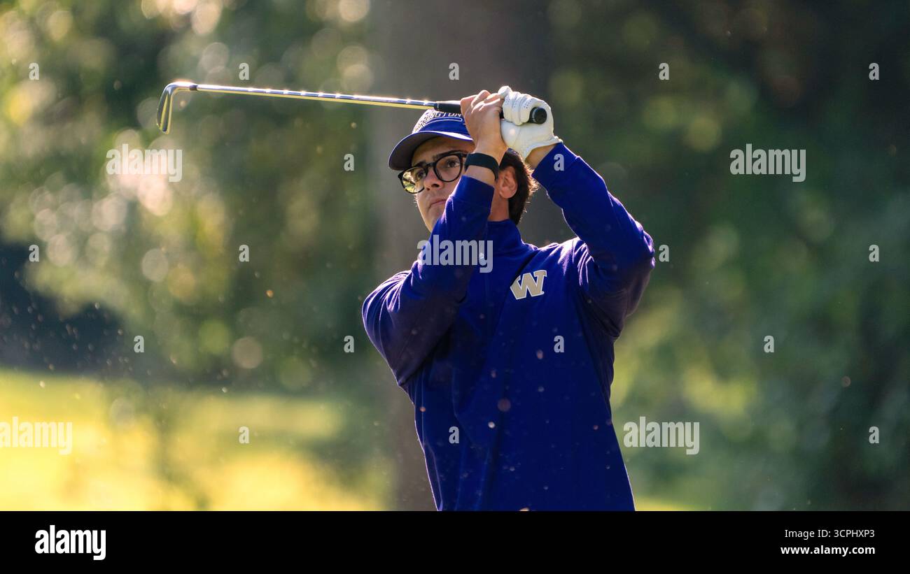 Washington's Jacob Goode tees off during an NCAA golf tournament on ...