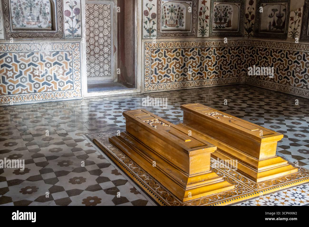 Tomb of I'timād-ud-Daulah. White marble mausoleum, Baby Taj, with ...