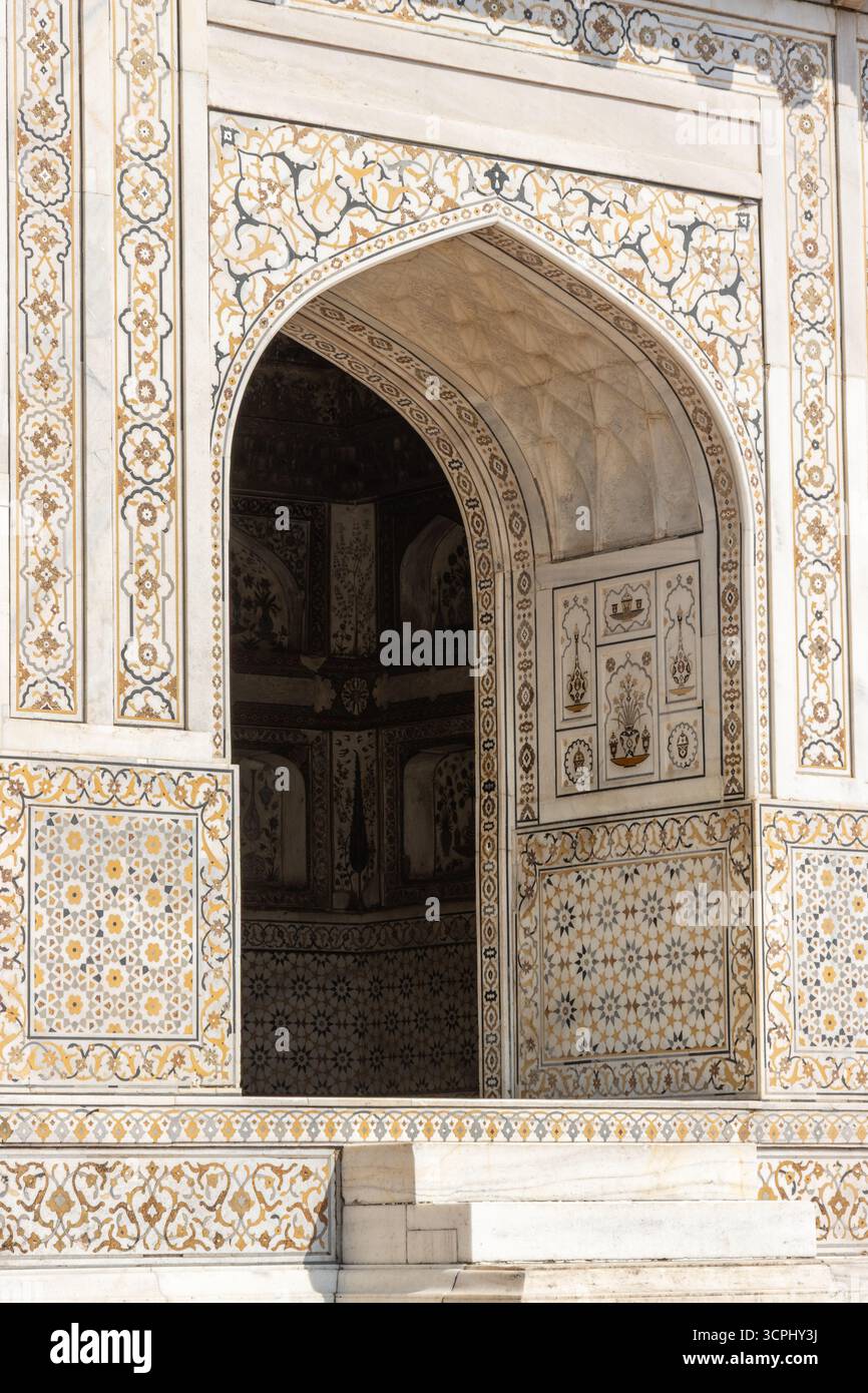 Tomb of I'timād-ud-Daulah. White marble mausoleum, Baby Taj, with ...