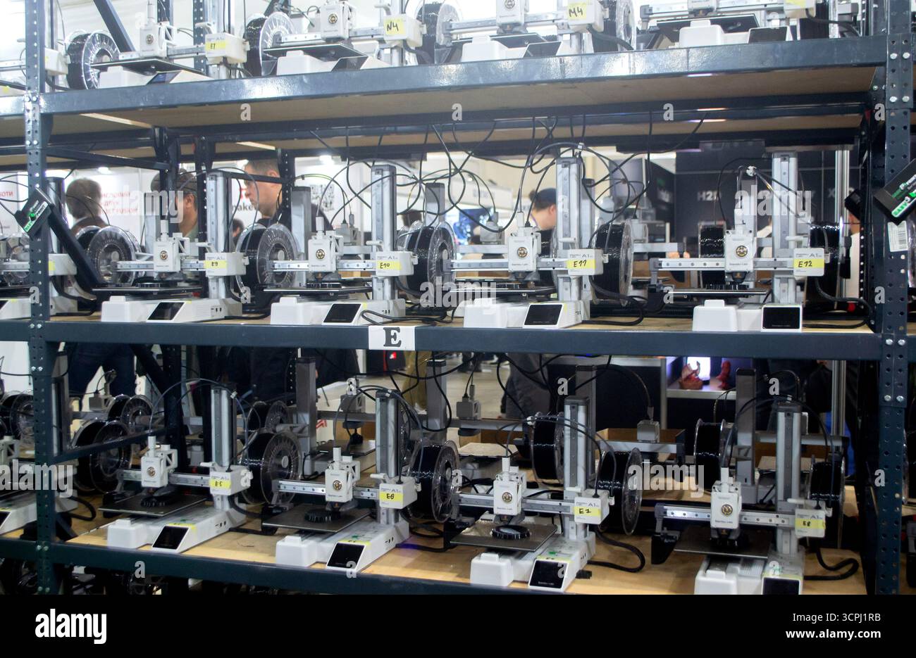 Many 3d printers printing object hi-res stock photography and images ...