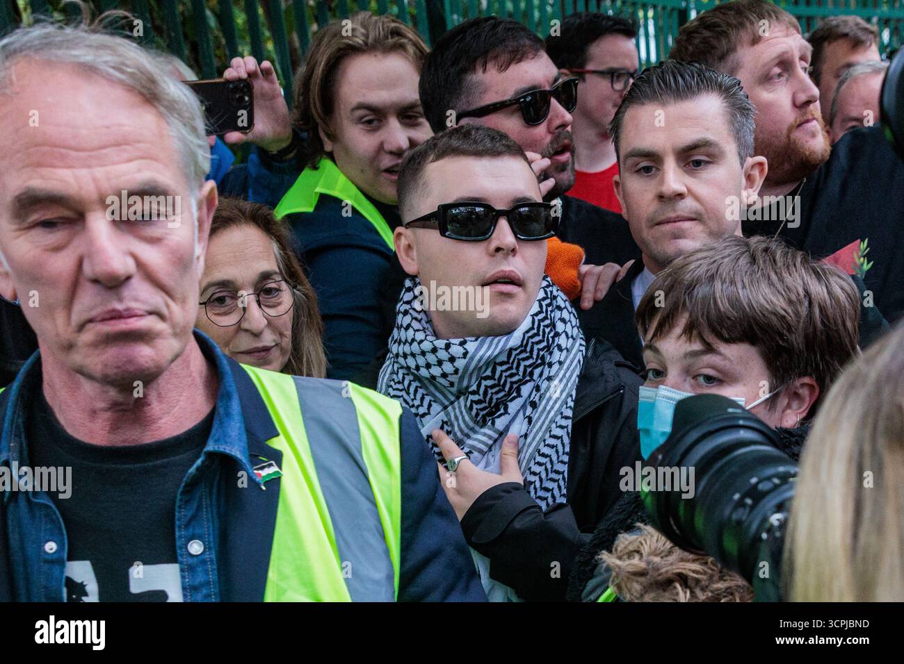 London, UK. 26th September, 2025. Liam Og O hAnnaidh, known as Mo Chara ...
