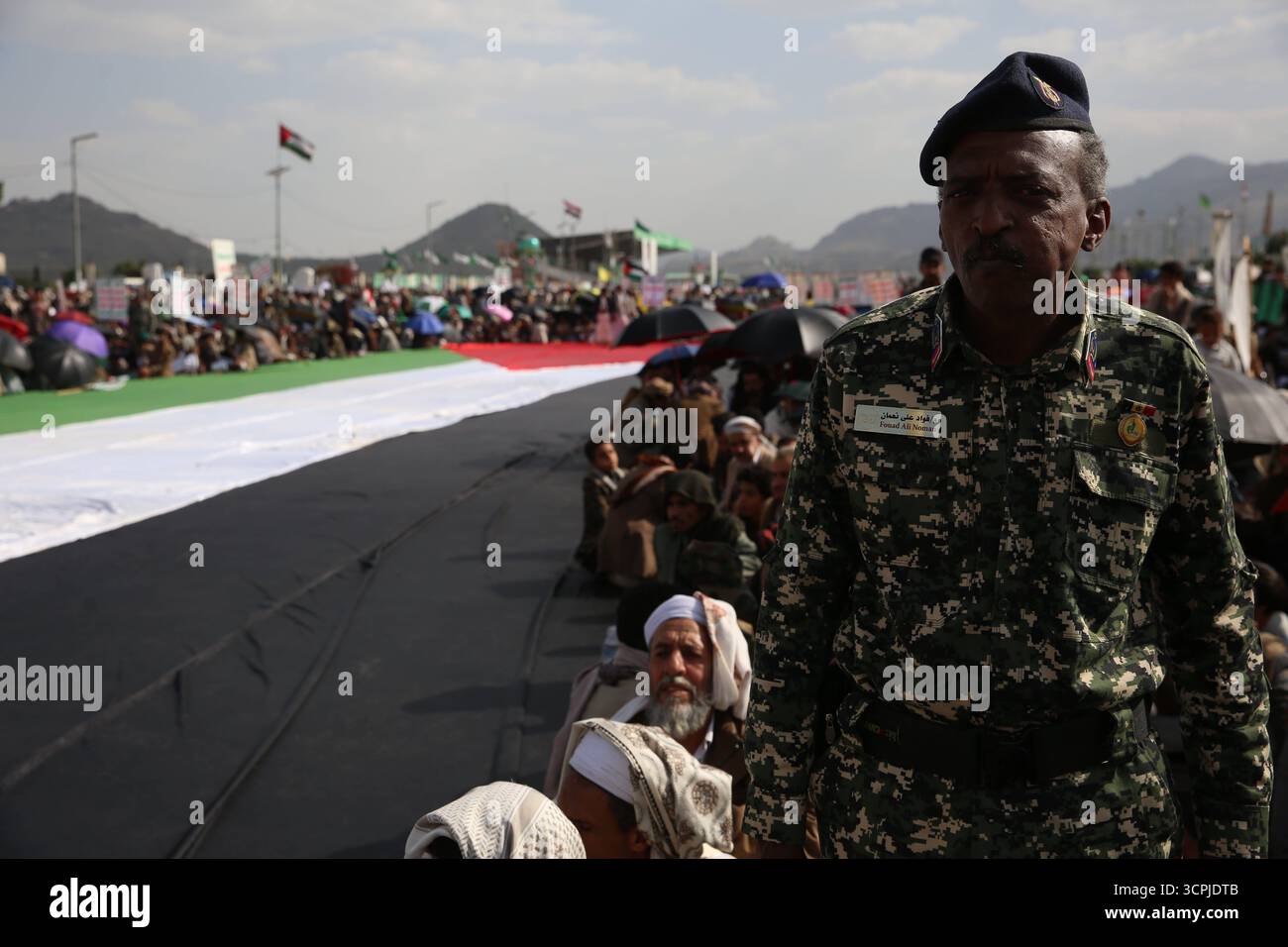Houthis hold anti-Israel protest in Sana a - Houthi supporters gather ...