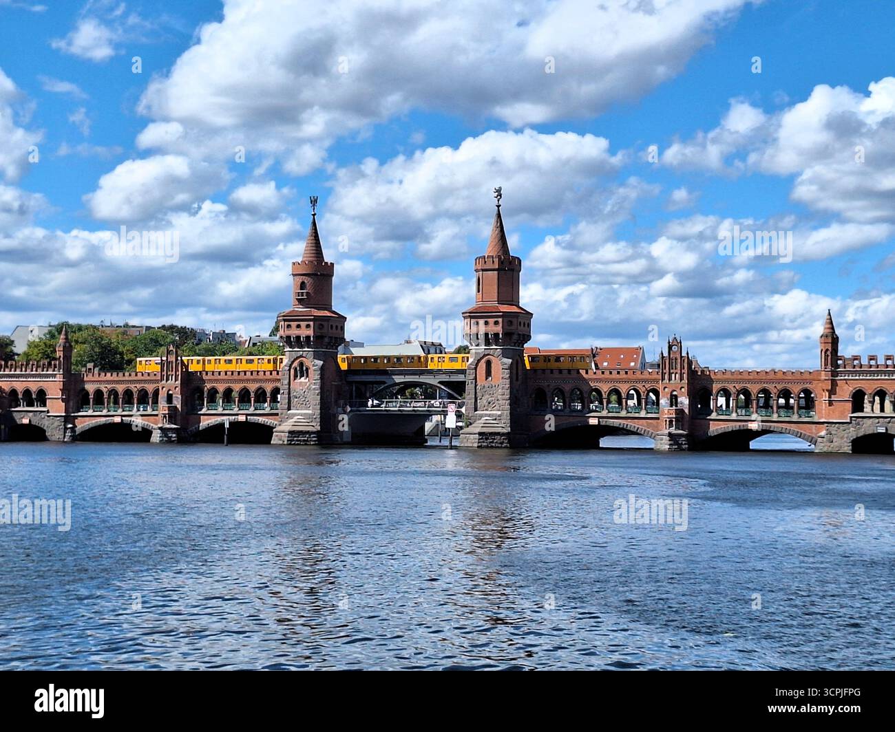 Bahn train crosses oberbaum hi-res stock photography and images - Alamy